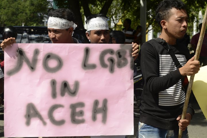 Four Men Face 100 Lashes in Aceh For Alleged Gay Sex – Indonesia Expat